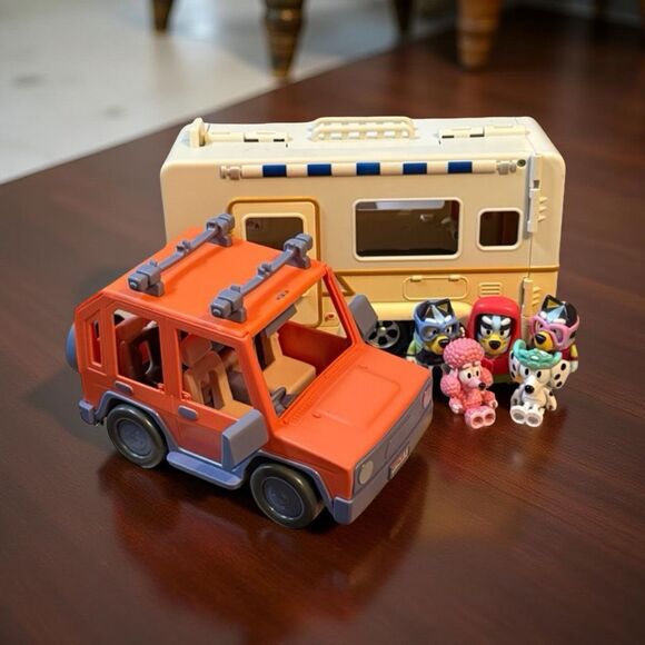 Moose | Toys | Bluey Friends Blueys Heeler Jeep Caravan Adventure ...